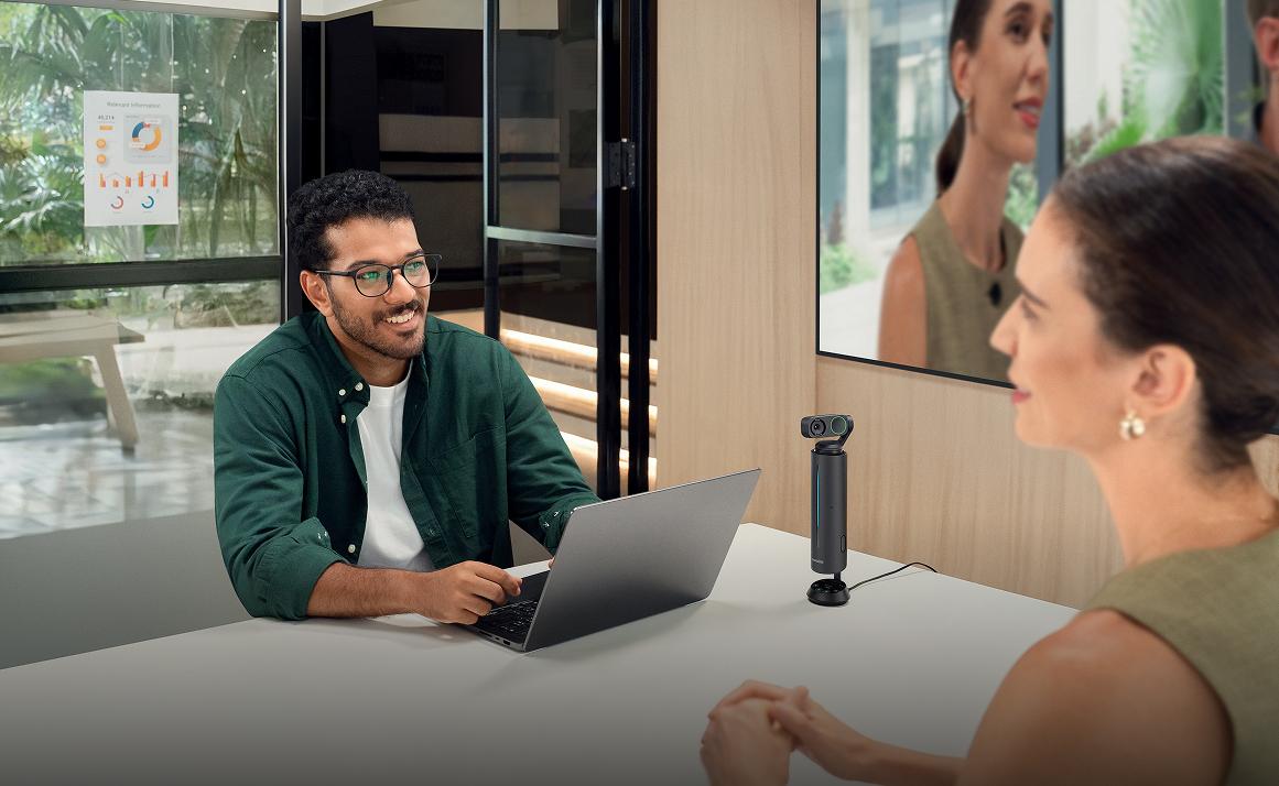 Insta360 Link 2 & Link 2C - AI 4K webcam, pro audio.