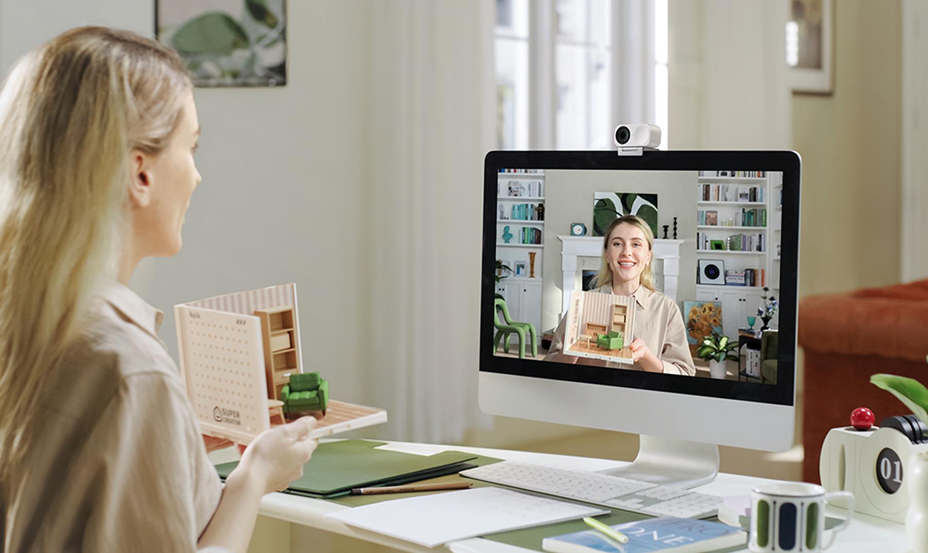 Insta360 Link 2 e Link 2C - Webcam 4K con qualità audio superiore.